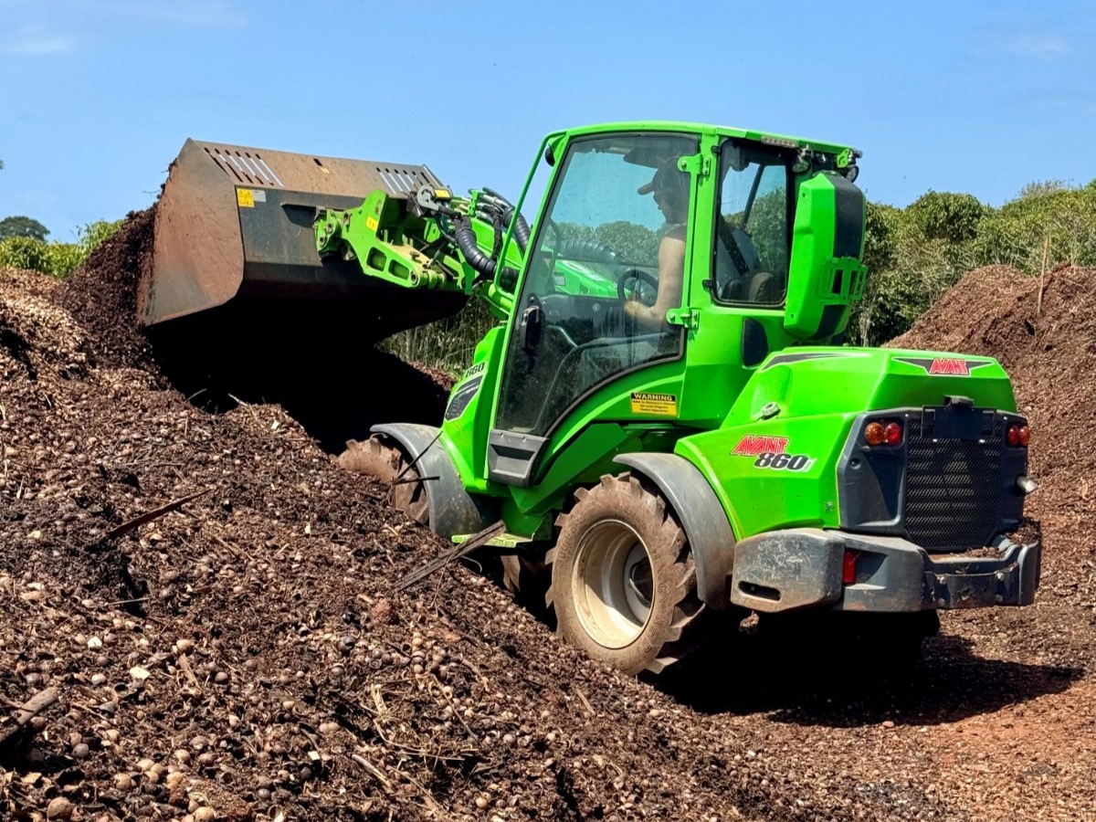 Boosting Coffee Farm Efficiency with the Avant 860i Loader - Avant ...