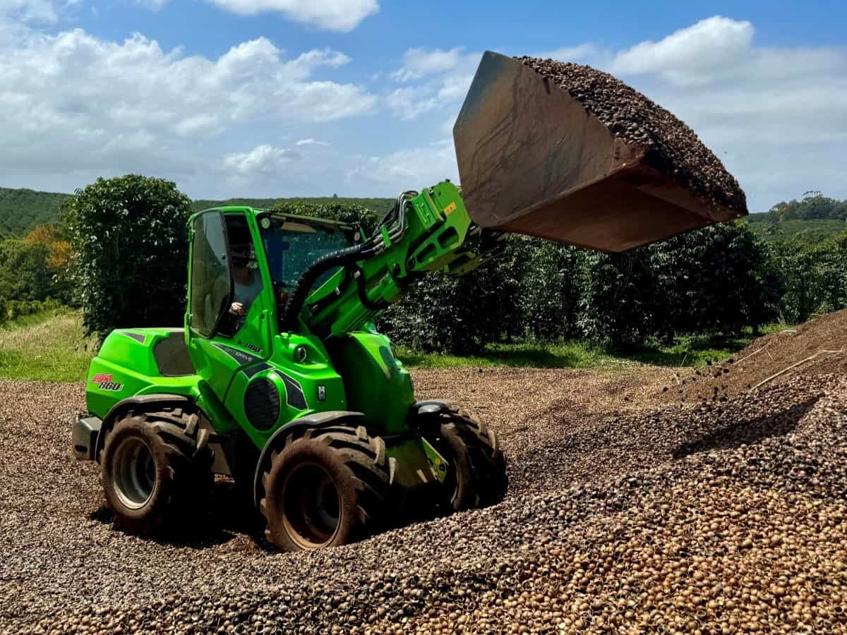 Boosting Coffee Farm Efficiency with the Avant 860i Loader - Avant ...