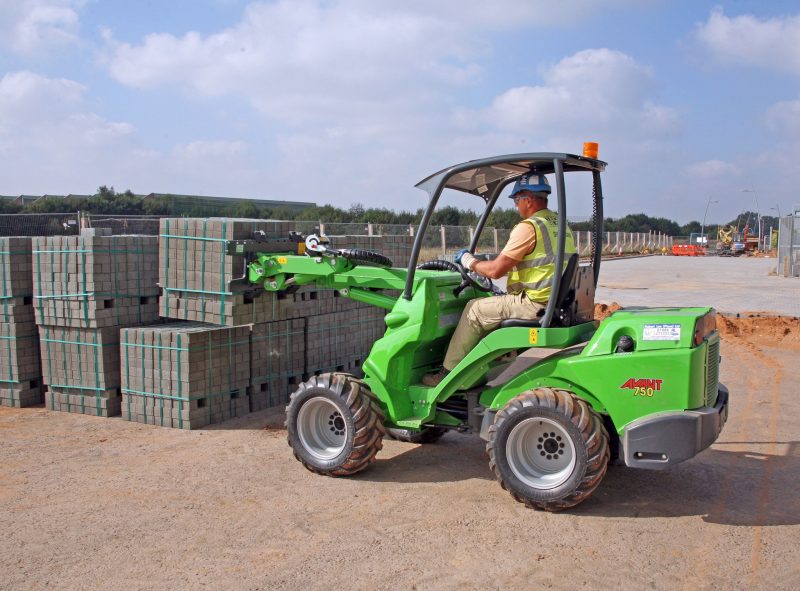 Boosting Landscaping Efficiency: The Power of Avant Mini Loaders