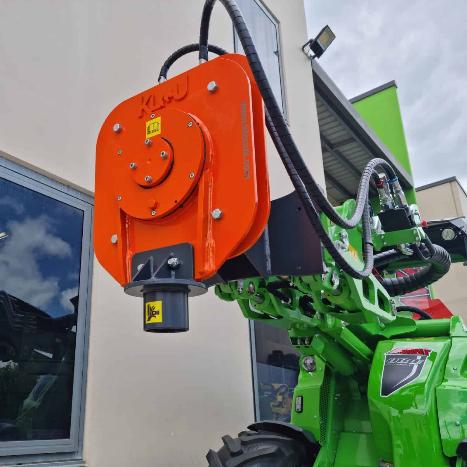 Klou Vibrating Post Driver - Avant Equipment